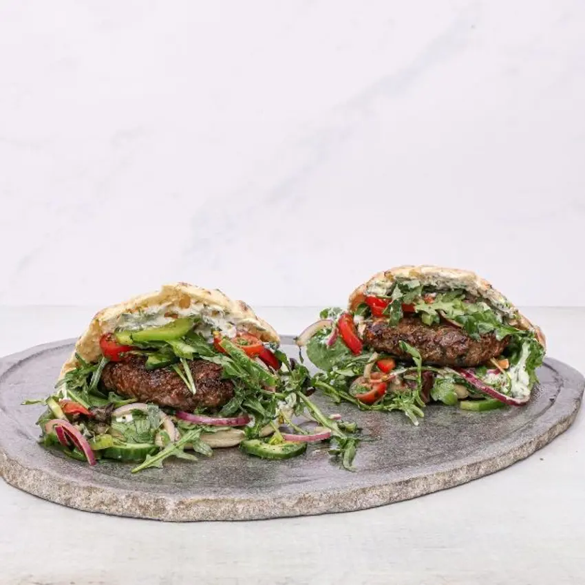 Græsk pita burger - Smagfuld og lækker - Se opskriften her