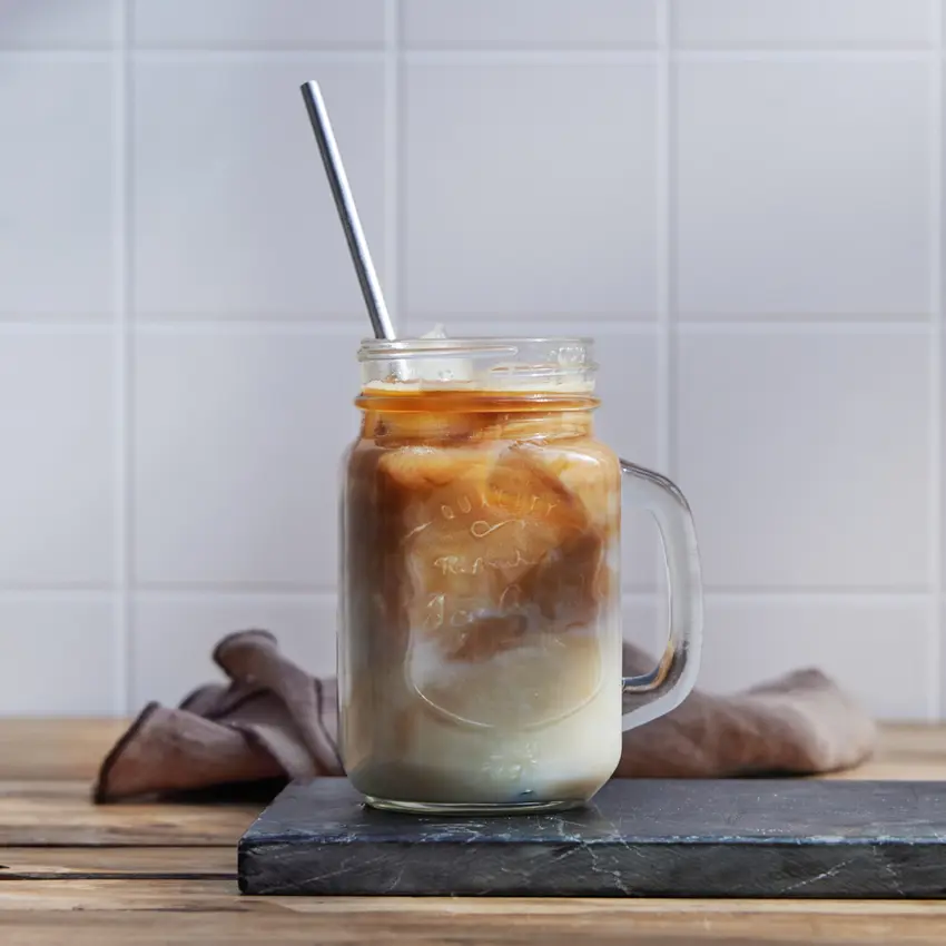 Iskaffe med mælk og espresso | Få opskriften her