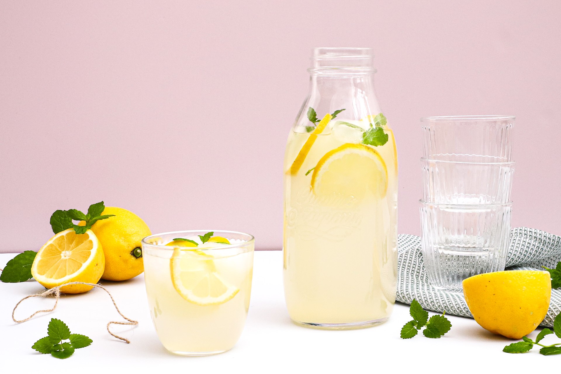Frisk lemonade med citron - Frisk og lækker - Se opskriften her