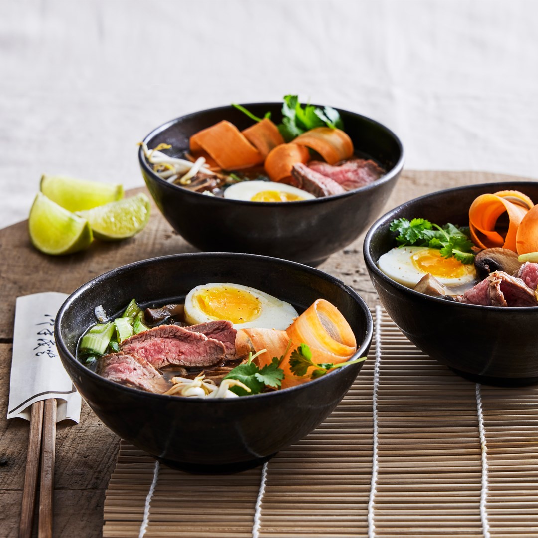 Ramen med flankesteak og æg
