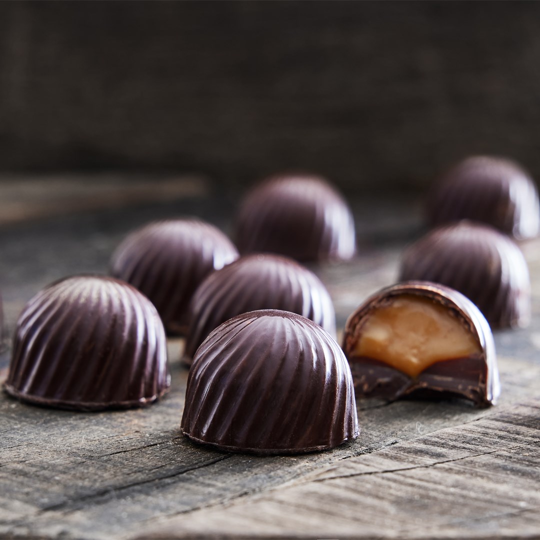 Fyldte chokolader med romkaramel - Find opskriften her