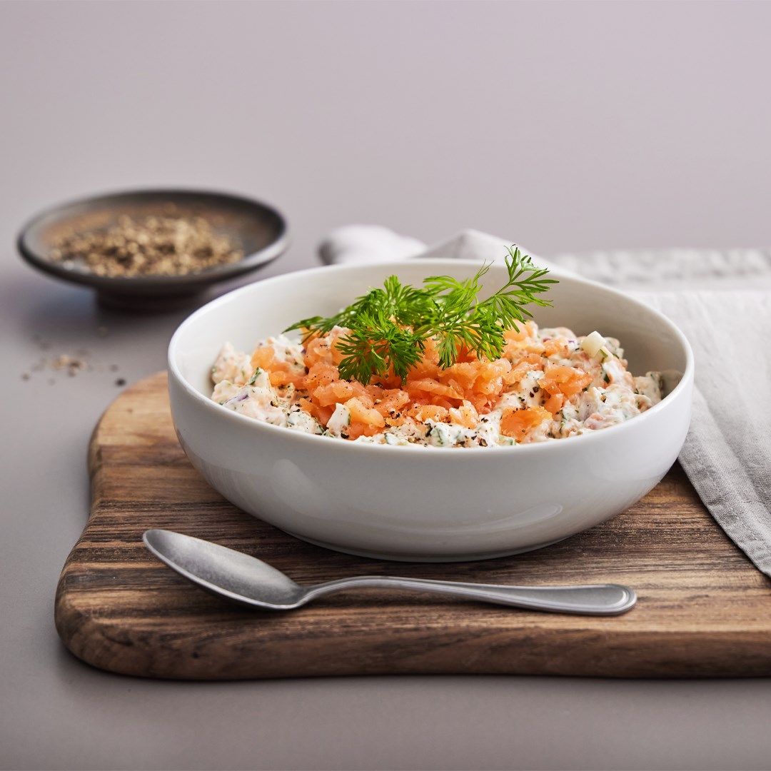 Laksesalat med røget laks | Se opskriften