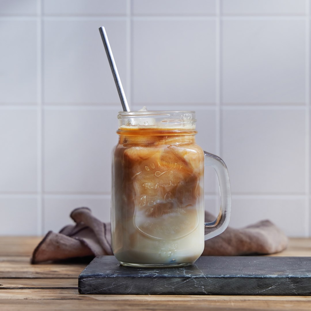 Iskaffe med mælk og espresso | Få opskriften her