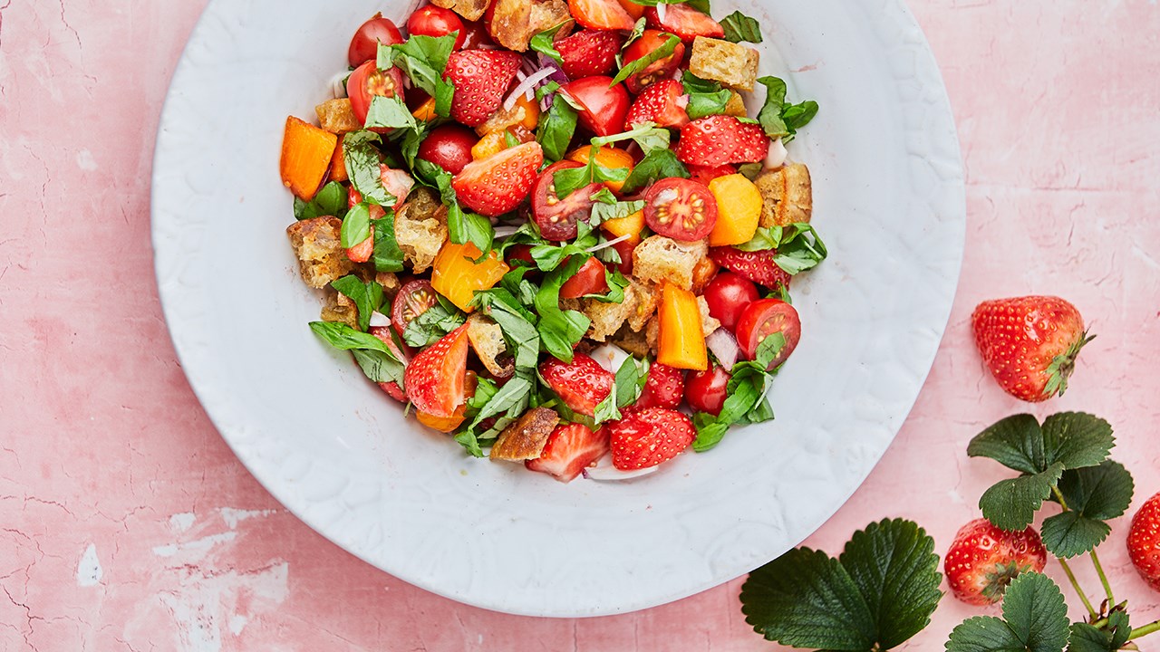 Panzanella med jordbær og nektarin | Samvirke