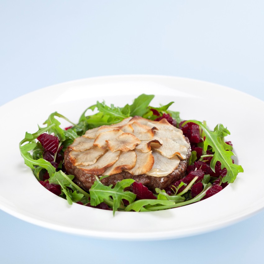 Hakkebøf opskrift med jordskokker, rucola og rødbede - se her Hakkebøf opskrift med jordskokker, rucola og rødbede - se her