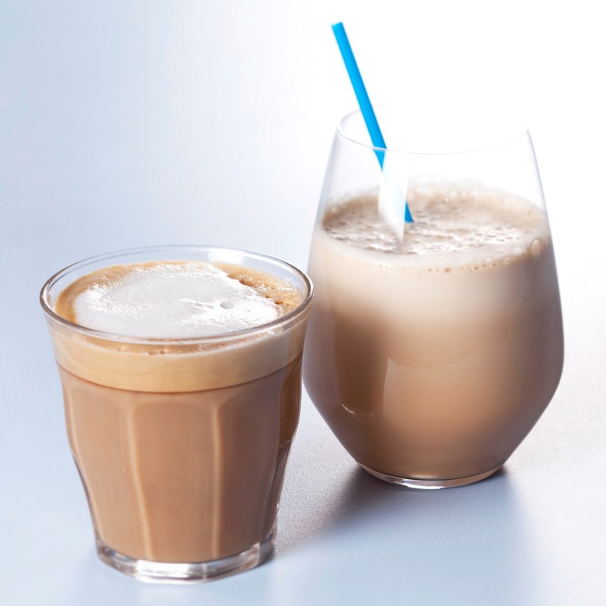 Iskaffe opskrift på cafe latte eller cappuccino - se den her