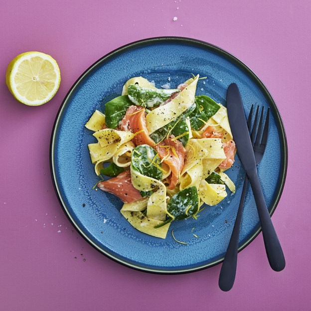 Pasta med laks og spinat - En nem og lækker pasta opskrift