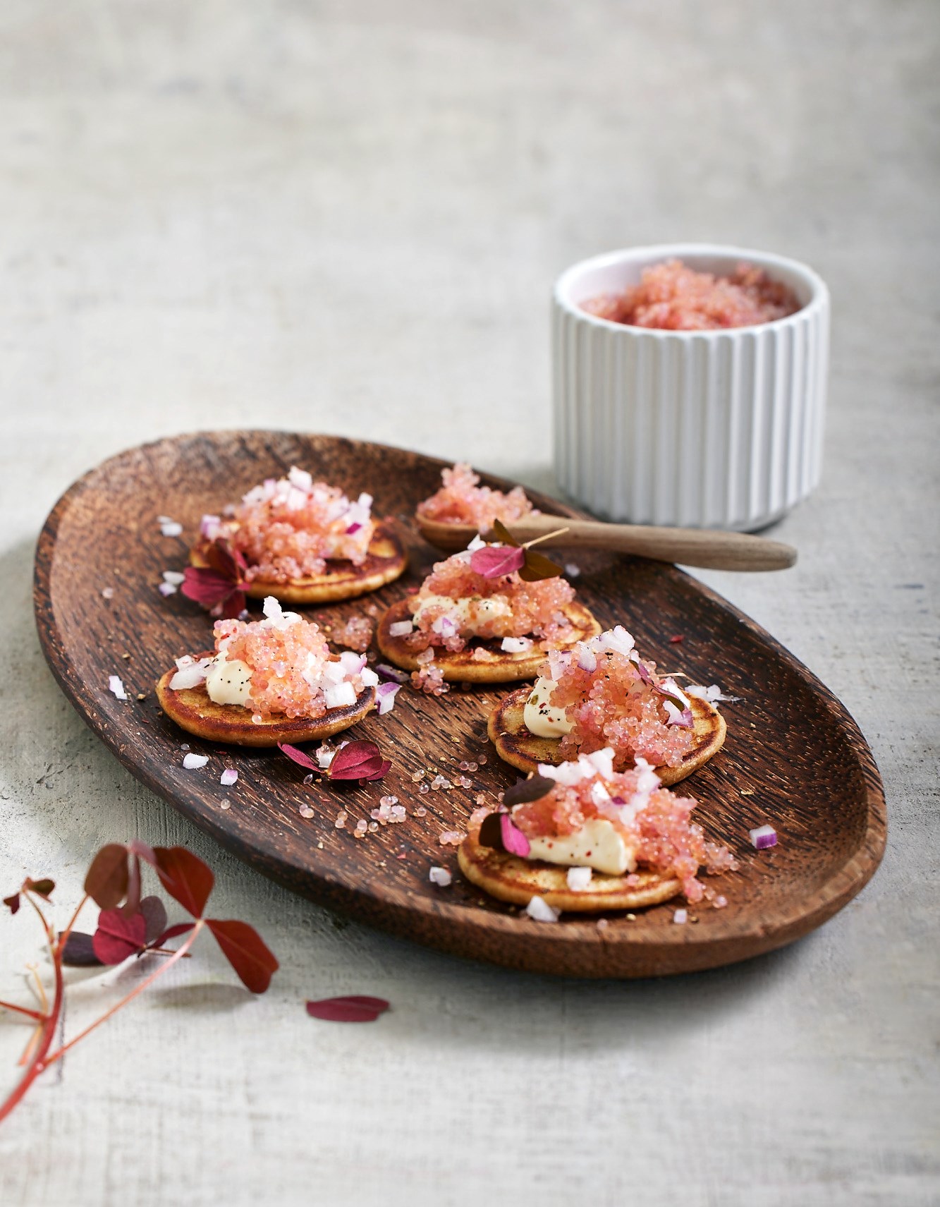 Blinis opskrift med stenbiderrogn, løg og cremefraiche- se her