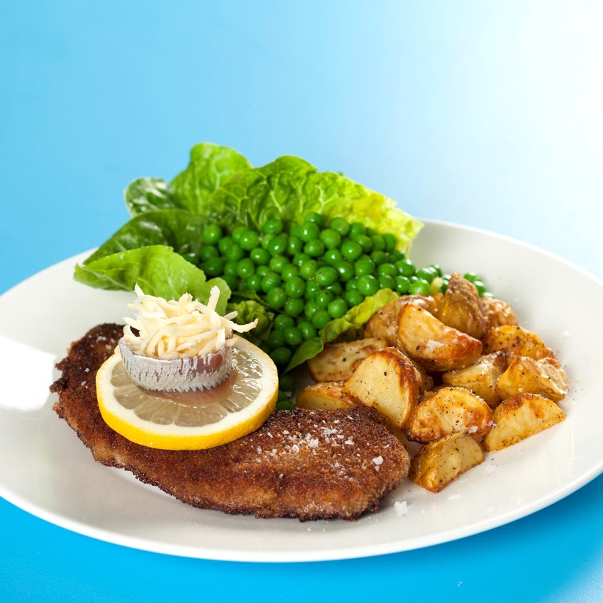 Wienerschnitzel opskrift med kartofler og ærter - se den her